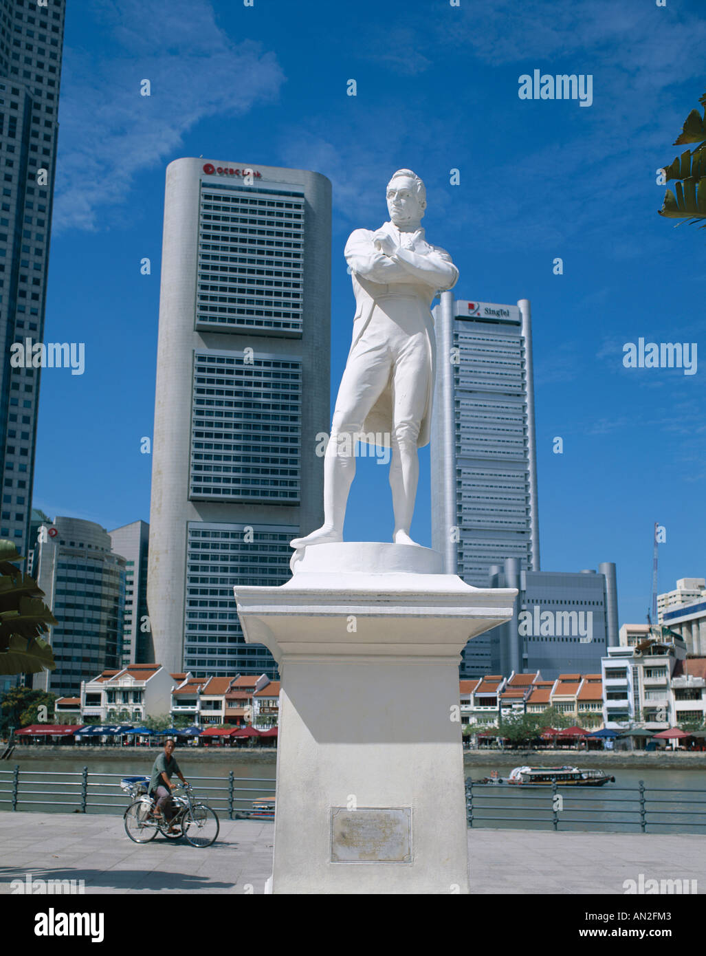 River Walk / Raffles Landing Site / Statue of Sir Thomas Raffles ...