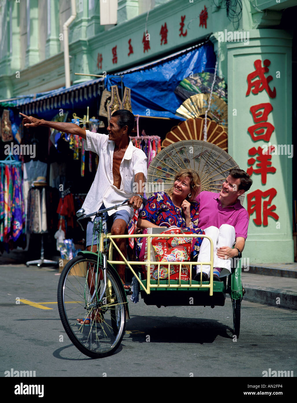 Rickshaw singapore hi-res stock photography and images - Alamy