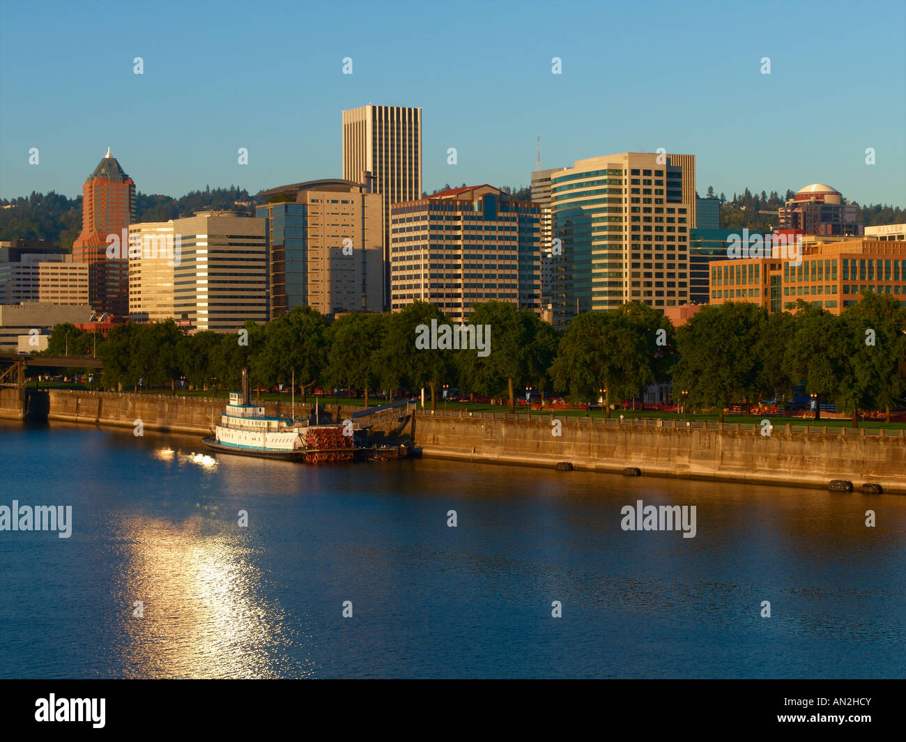 Oregon, Portland City Centre, River Willamette Stock Photo - Alamy