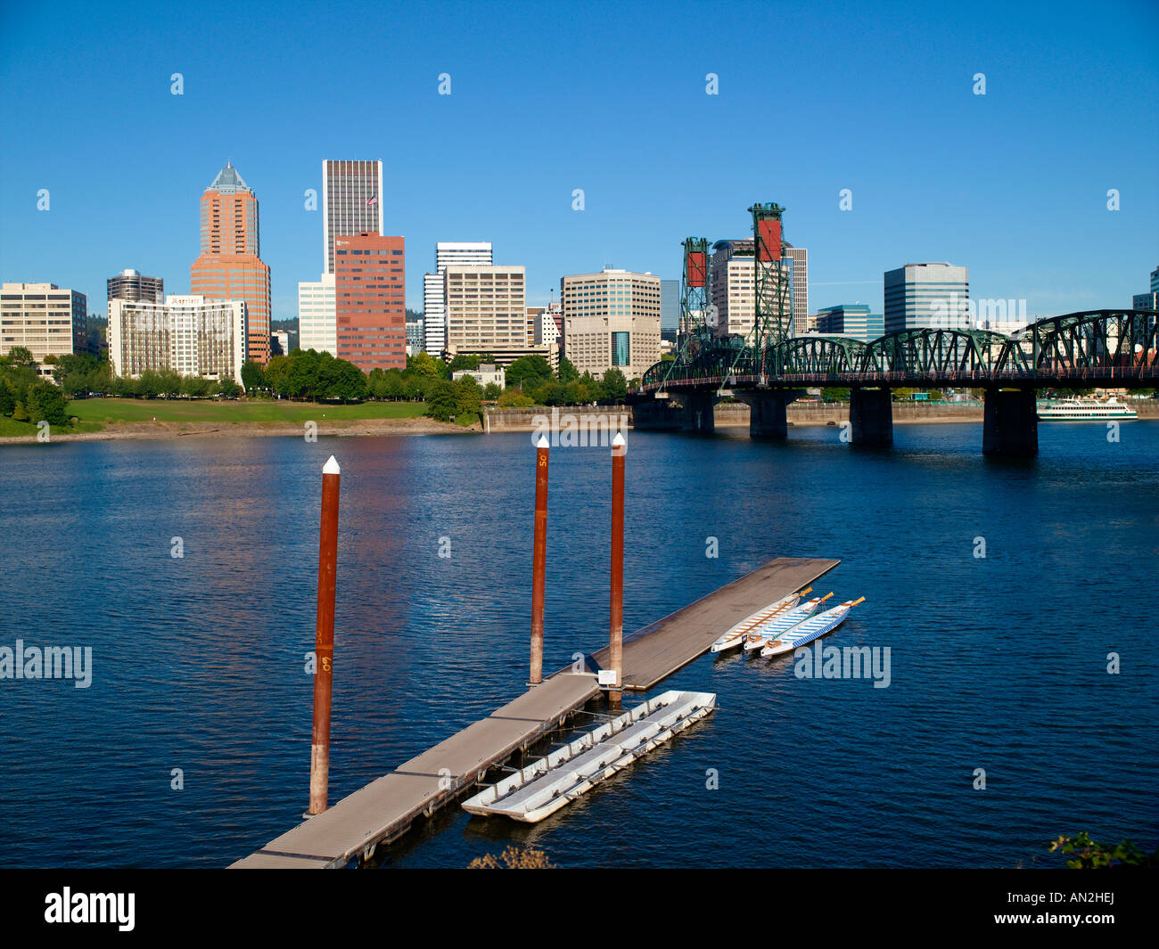 Portland, River Willamette, Hawthorne Bridge Stock Photo - Alamy
