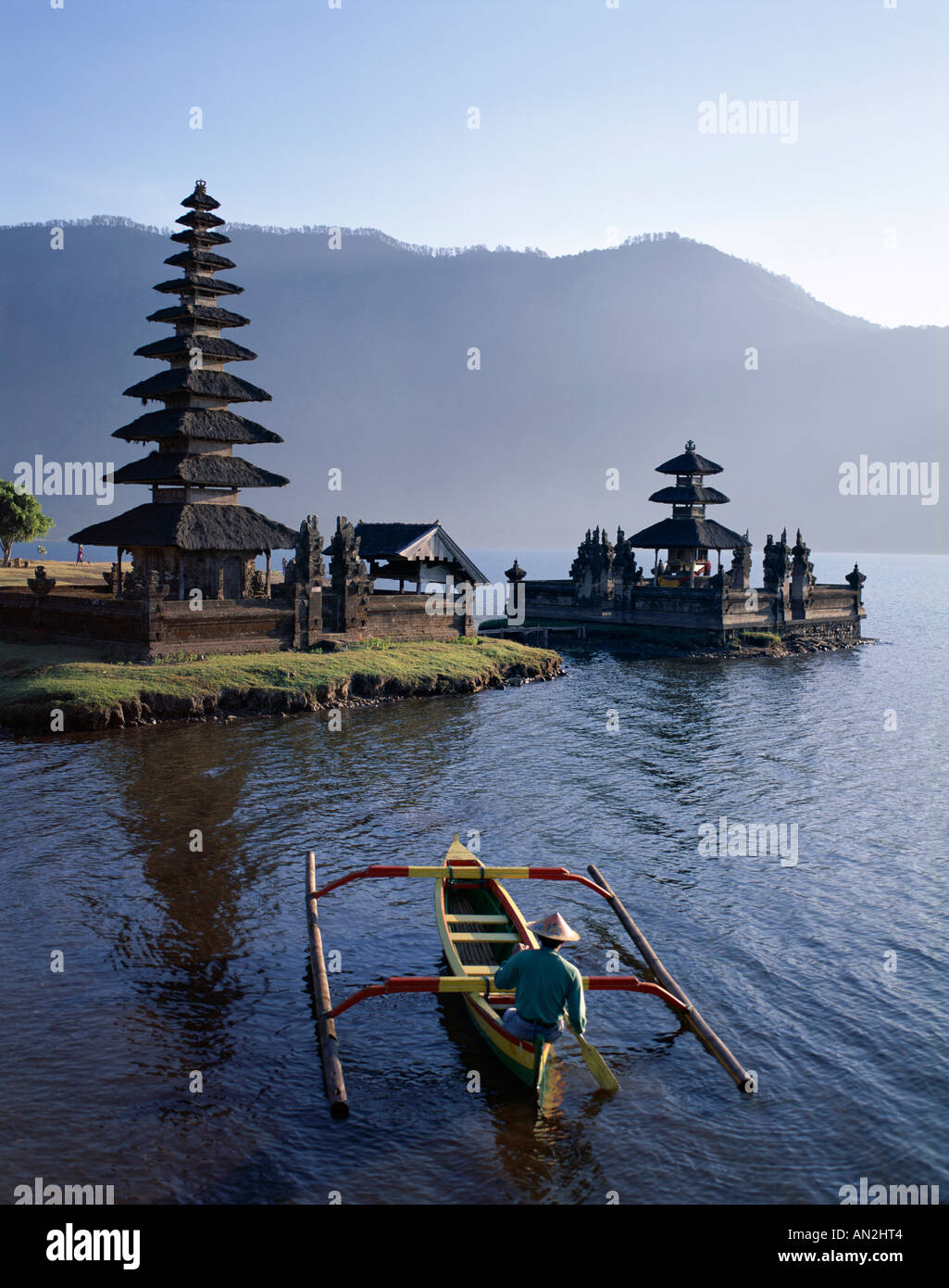 Lake Bratan / Pura Ulun Danu Bratan Temple & Boatman, Bali, Indonesia ...