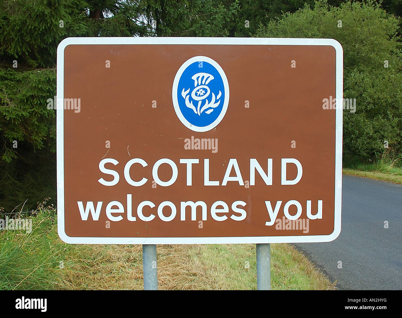 Scotland Welcomes You" Sign Stock Photo - Alamy