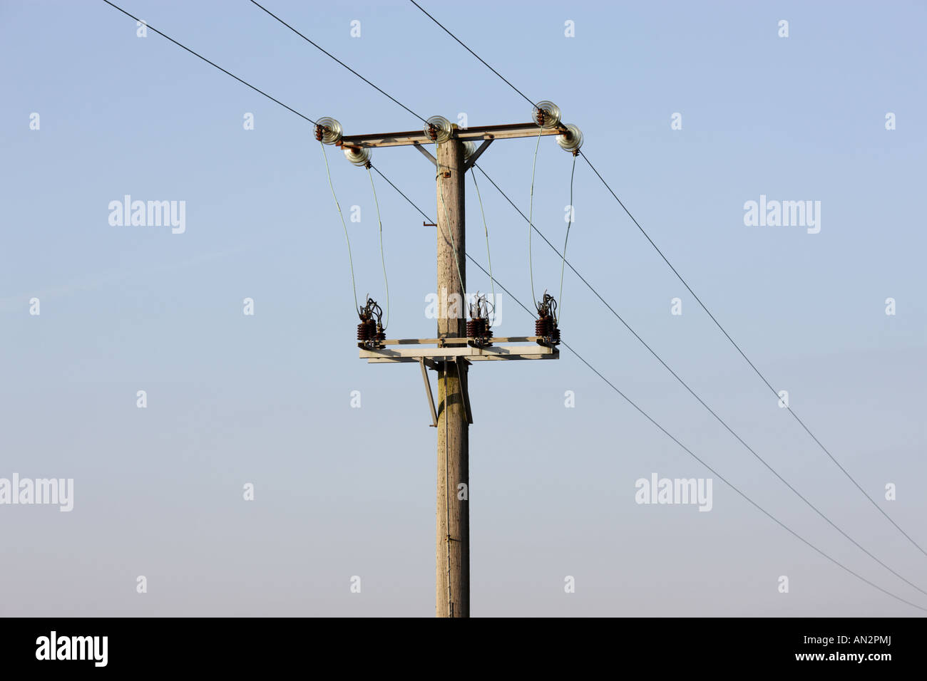 High Voltage Power Cables Cutting Across Farmland Stock Photo - Alamy