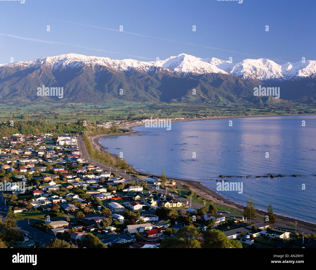 Town Skyline & Kaikoura Ranges, Kaikoura, South Island, New Zealand ...