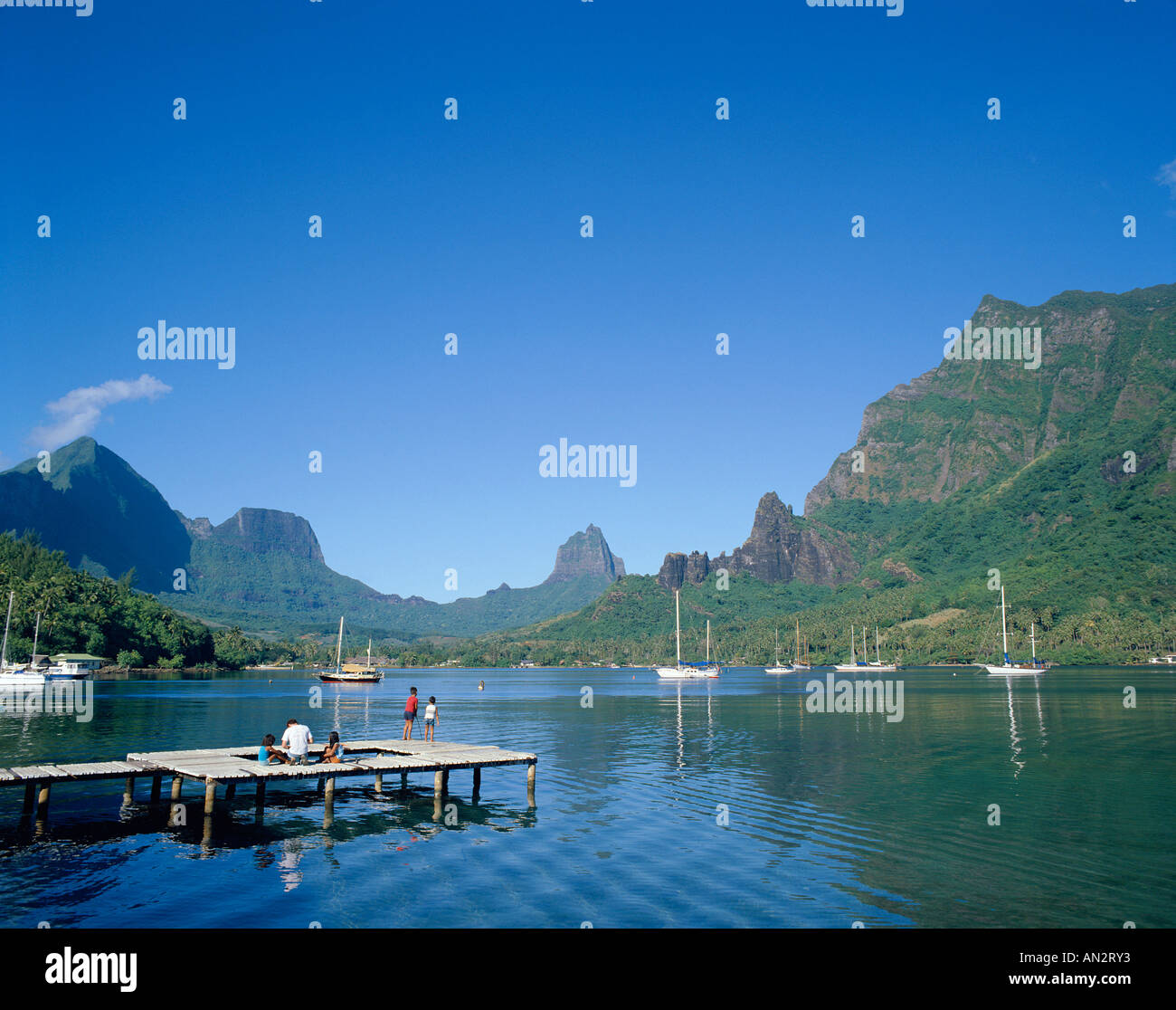 Moorea cook's bay hi-res stock photography and images - Alamy