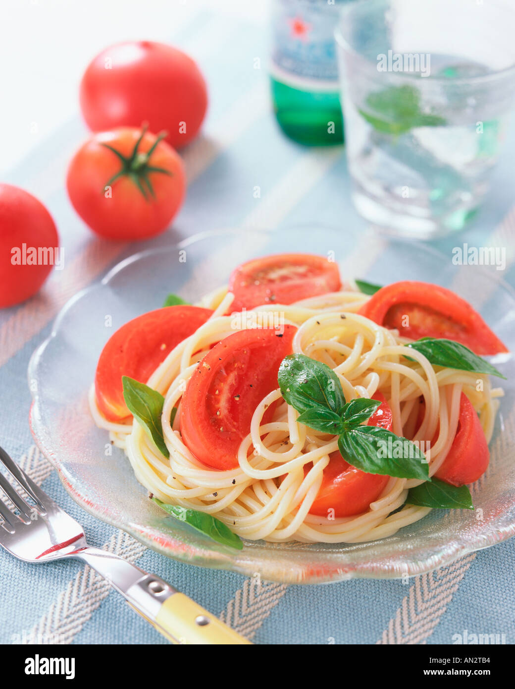 Cold spaghetti with tomatoes Stock Photo - Alamy
