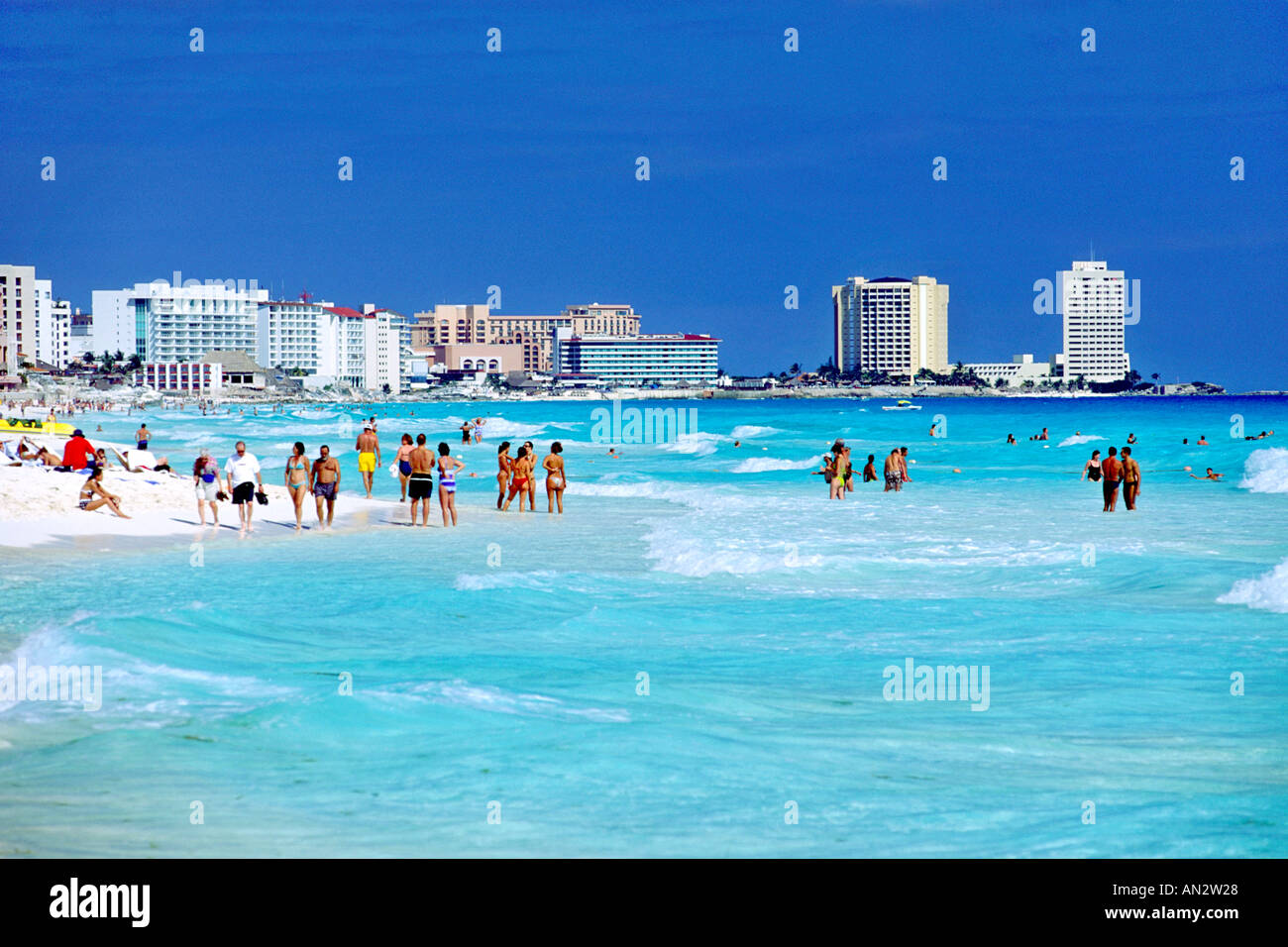 The Cancun beachfront on Mexico's Caribbean coast Stock Photo - Alamy