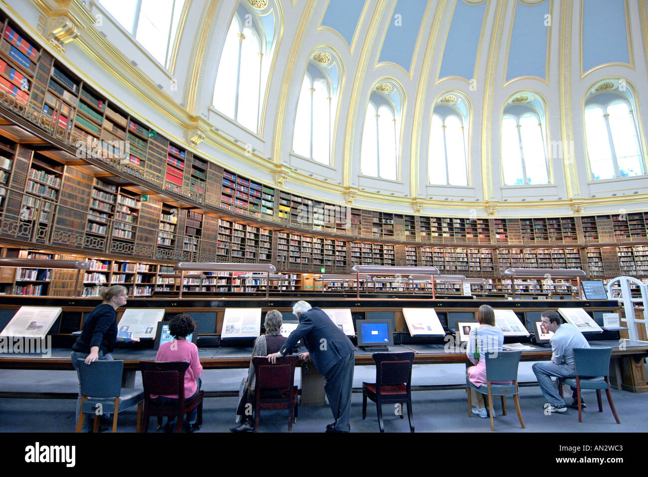British library interior reading room hi-res stock photography and ...