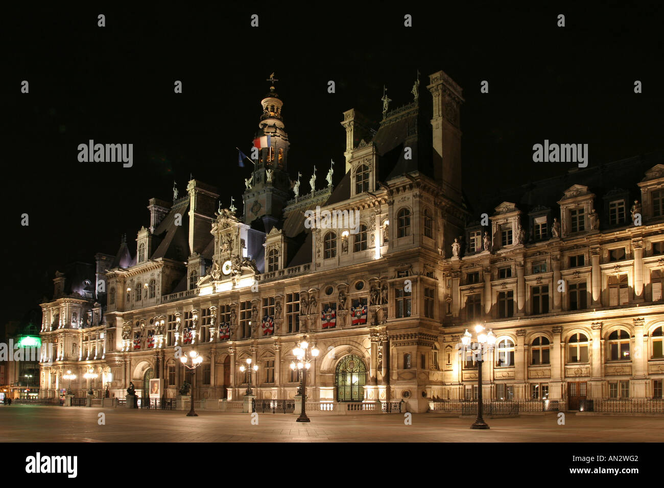 Parisian hotel facade at night hi-res stock photography and images - Alamy