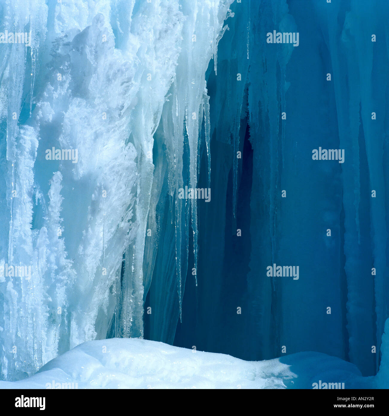 Blue ice growler hi-res stock photography and images - Alamy