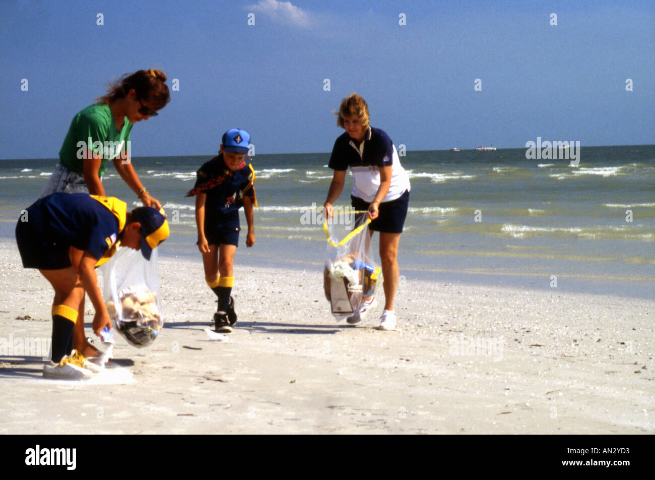 Bagging kids hi-res stock photography and images - Alamy