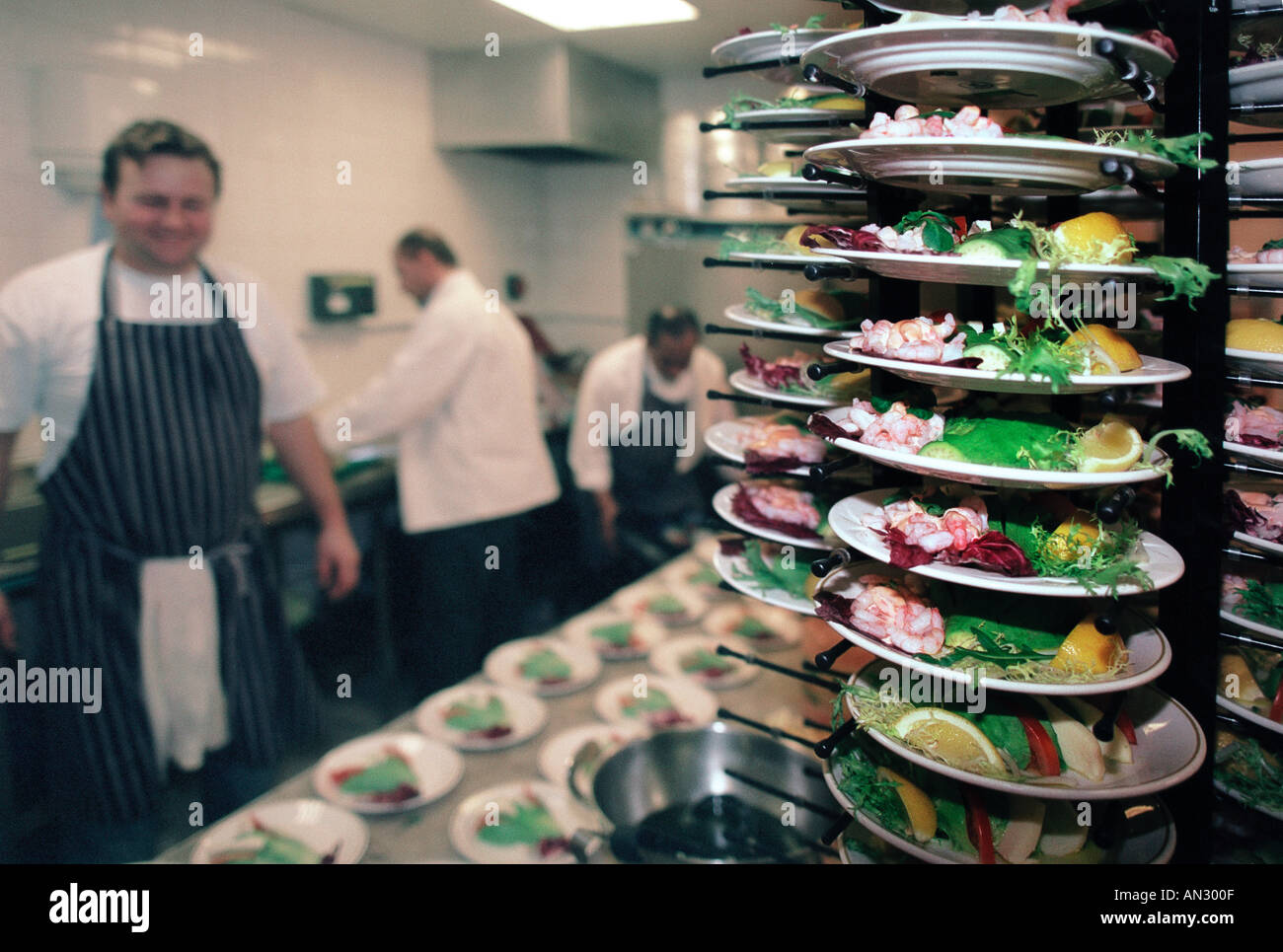 busy restaurant kitchen Stock Photo - Alamy