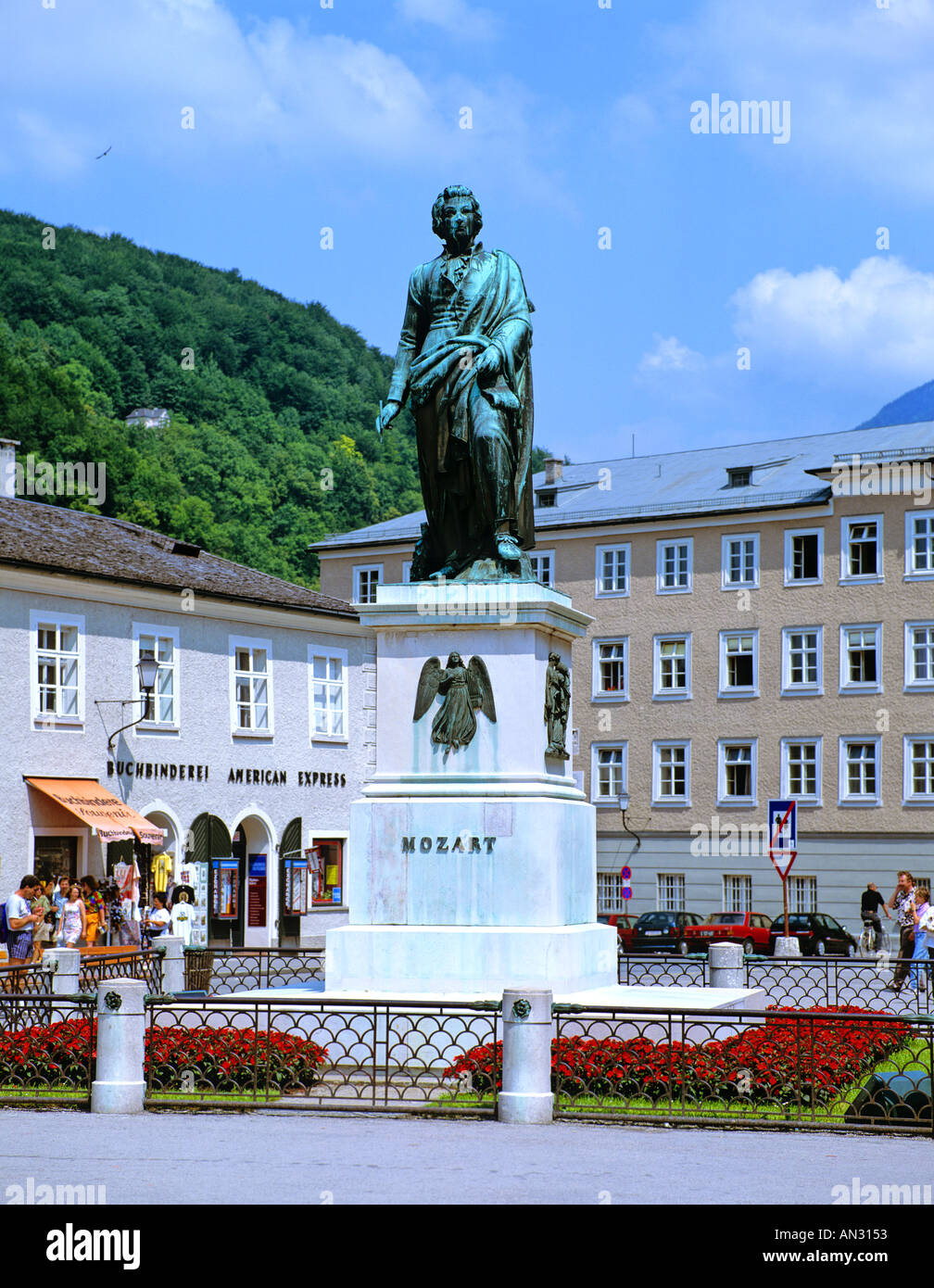 Mozart Statue Mozartplatz Salzburg Austria Stock Photo - Alamy