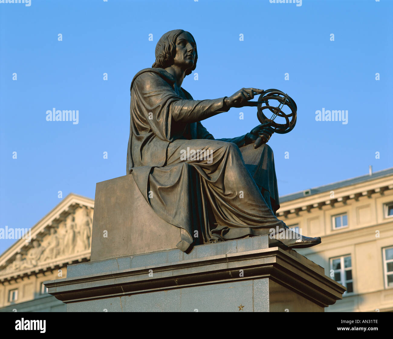 Statue of Nicolaus Copernicus, Warsaw, Poland Stock Photo - Alamy