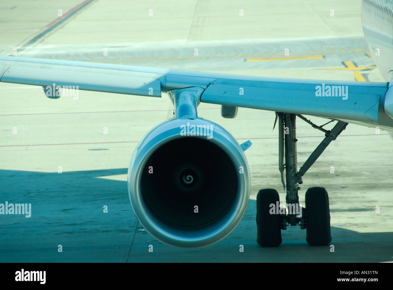 Jet engine turbine airplane hi-res stock photography and images - Alamy
