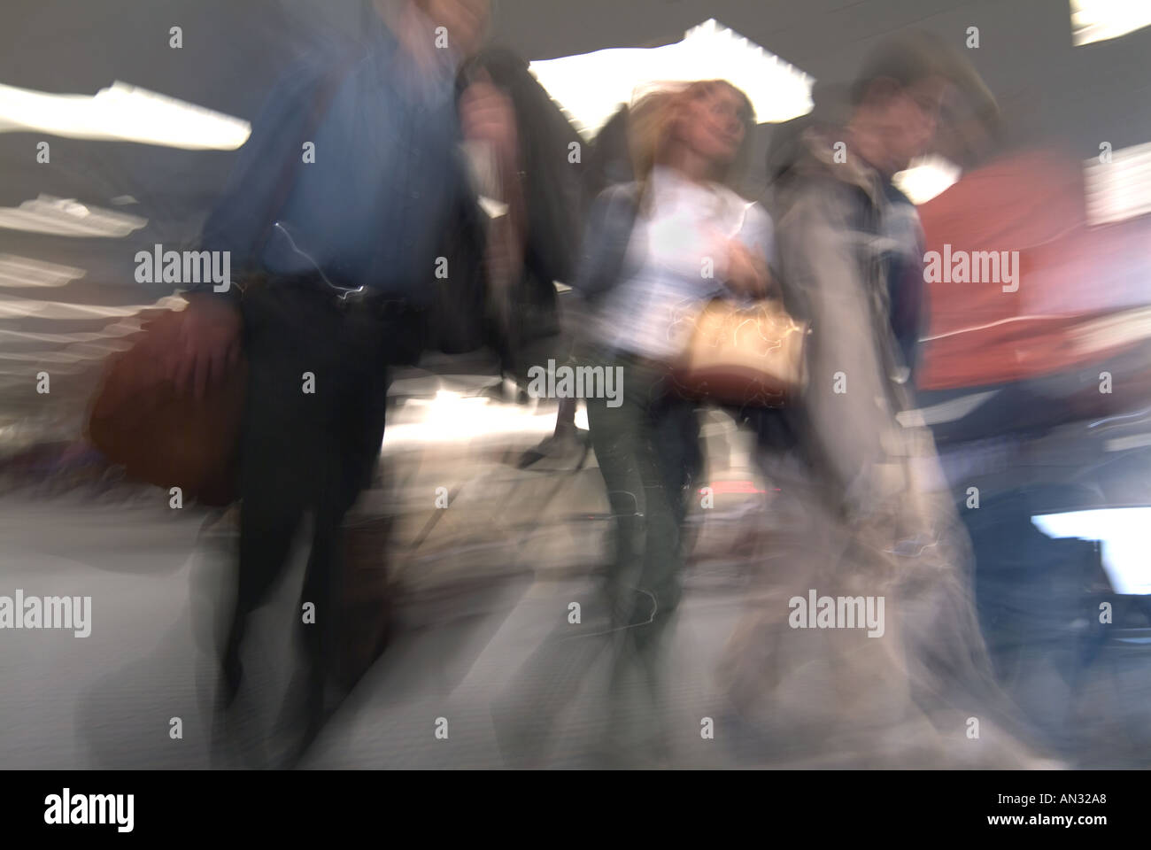 Airport rush family hi-res stock photography and images - Alamy