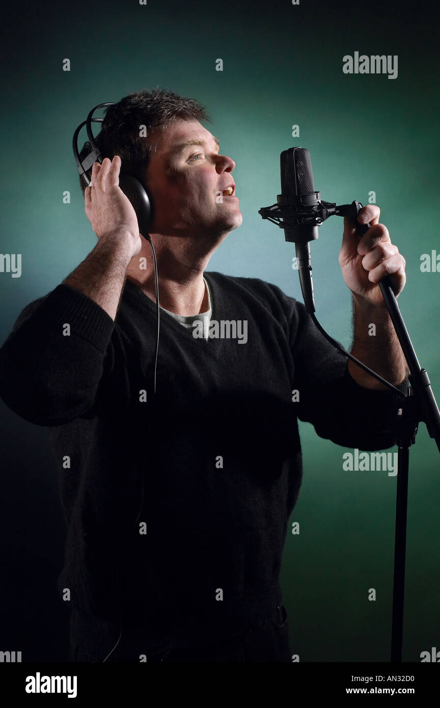 Hymn singer hi-res stock photography and images - Alamy