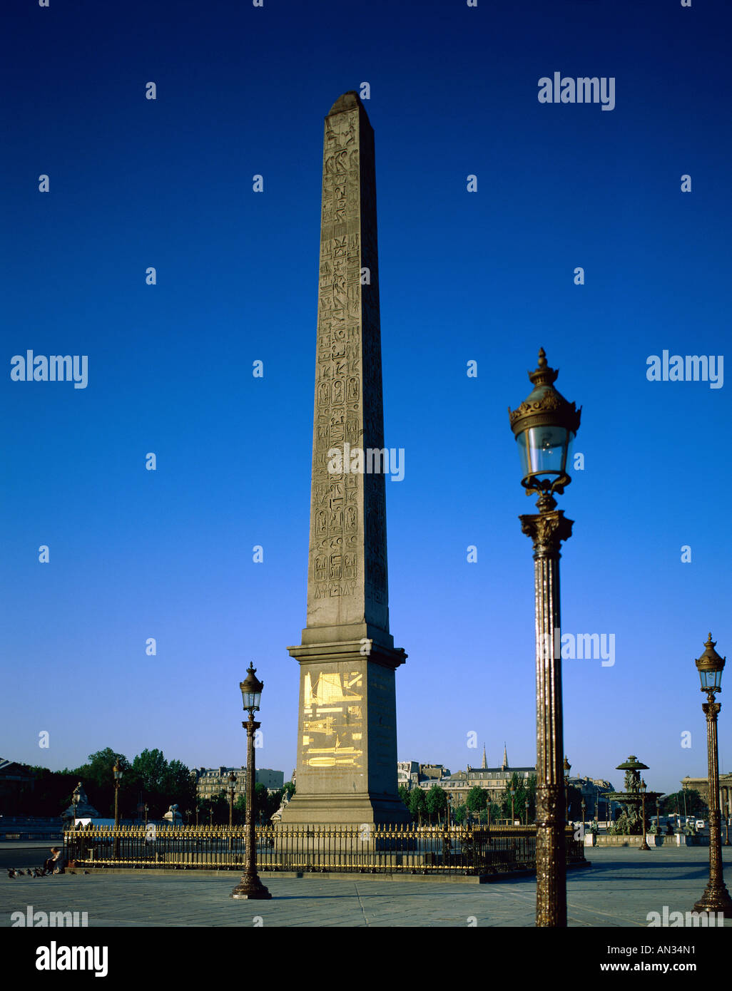 Obelisk of luxor paris hi-res stock photography and images - Alamy