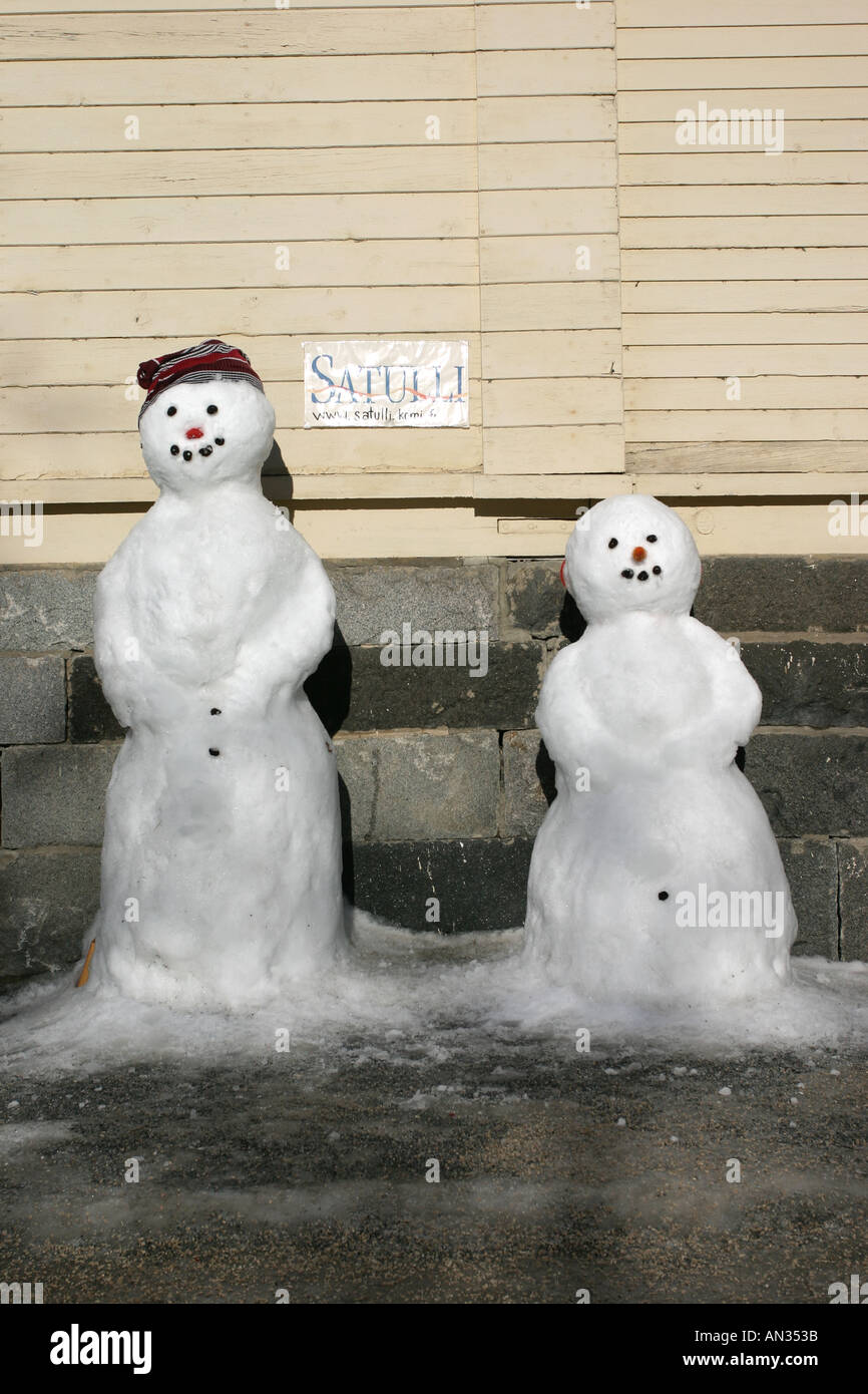 Pair of snowmen hi-res stock photography and images - Alamy