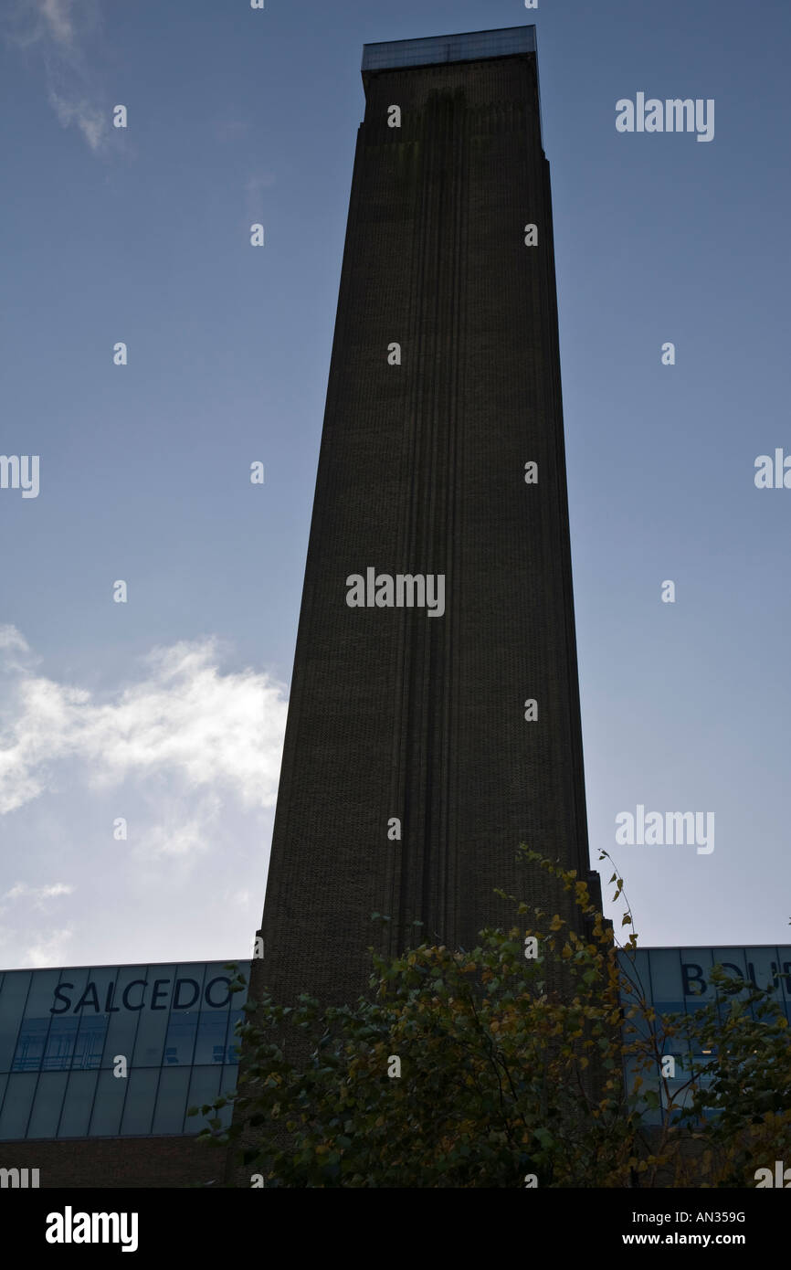The front of Tate Modern art gallery formally Bankside Power Station ...