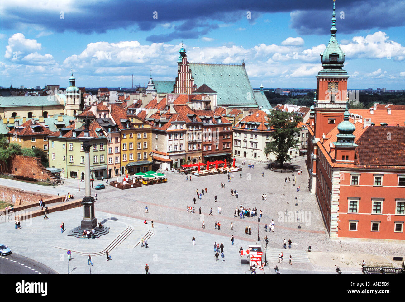 Castle Square in Warsaw's reconstructed Old Town, the Royal Castle at ...
