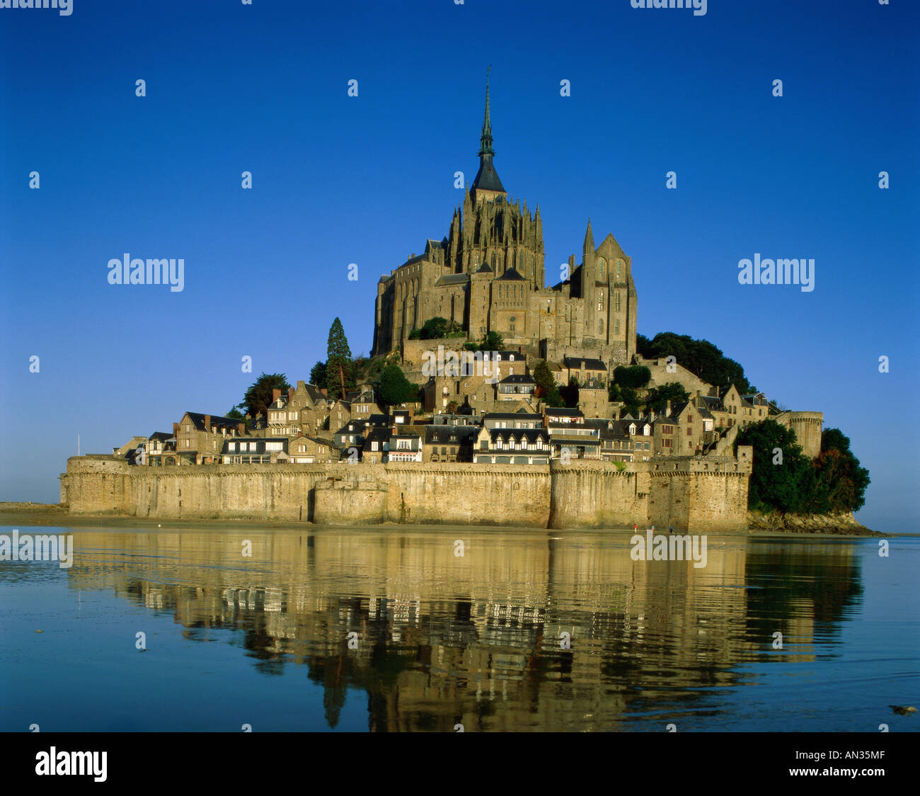 Abbaye mont st michel hi-res stock photography and images - Alamy