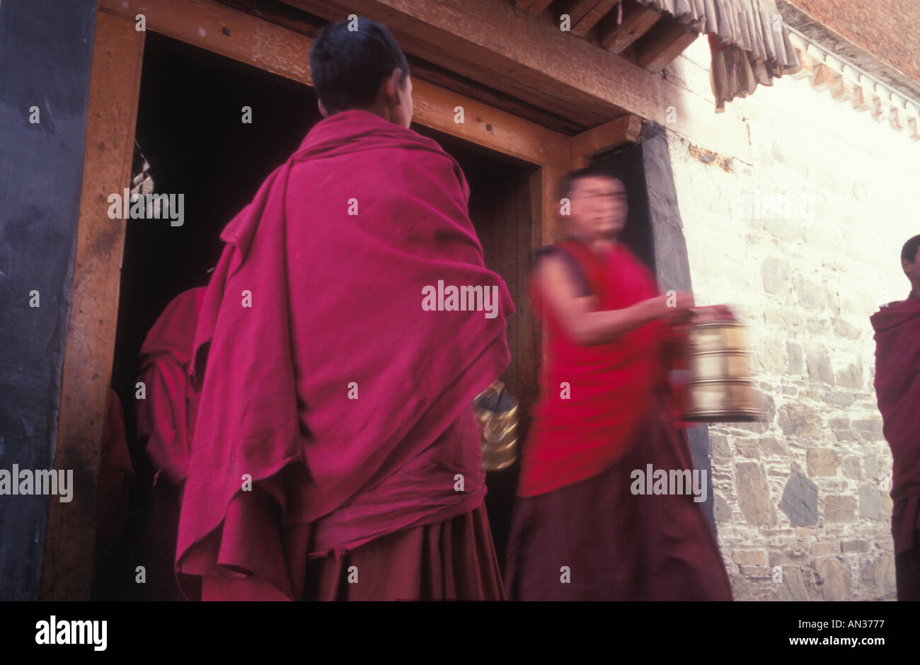 Tibetan pilgrimage attire hi-res stock photography and images - Alamy