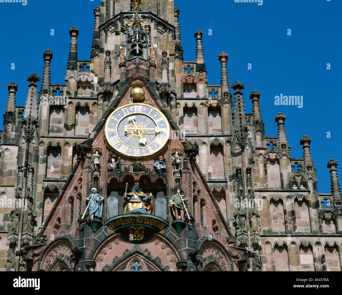 Market Square / Frauenkirche / Clock Tower, Nuremberg, Baveria ...