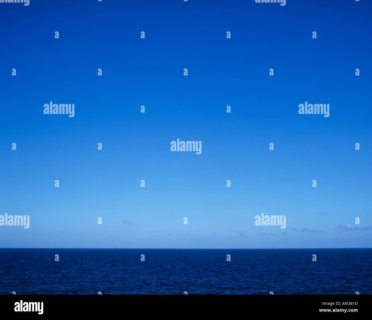 Blue sky calm sea hi-res stock photography and images - Alamy