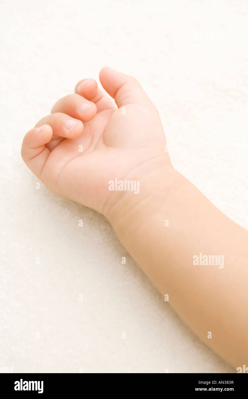 Tiny hand of baby Stock Photo - Alamy