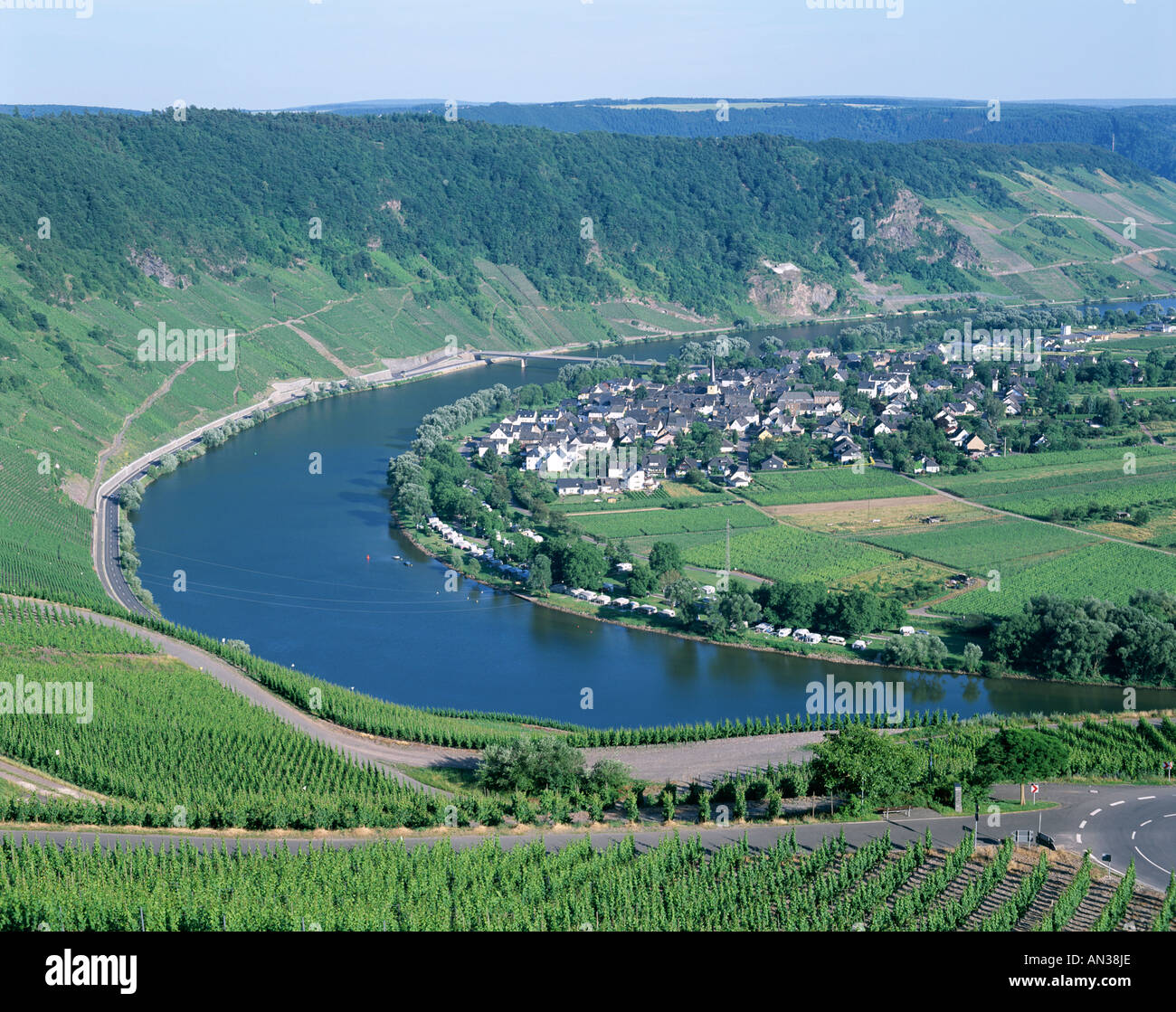 Mosel River & Vineyards, Krov, Rhineland / Mosel Valley, Germany Stock ...