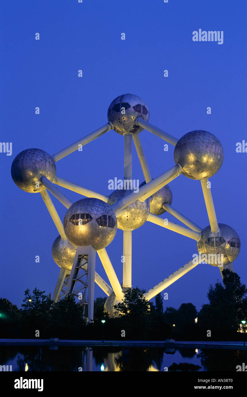Atomium night view hi-res stock photography and images - Alamy