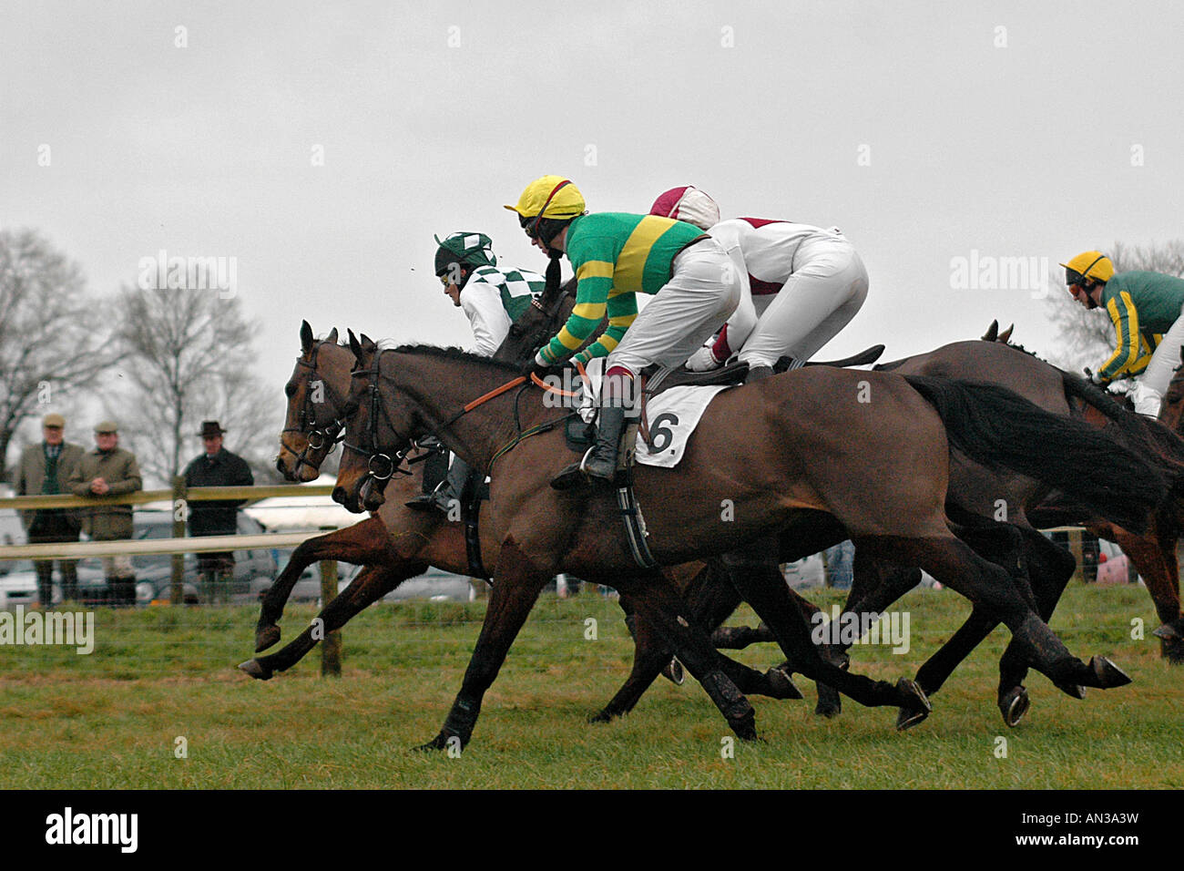 horse racing at barbury castle wiltshire Stock Photo - Alamy