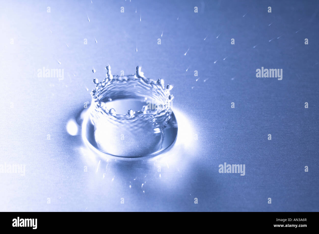 Water crown hi-res stock photography and images - Alamy