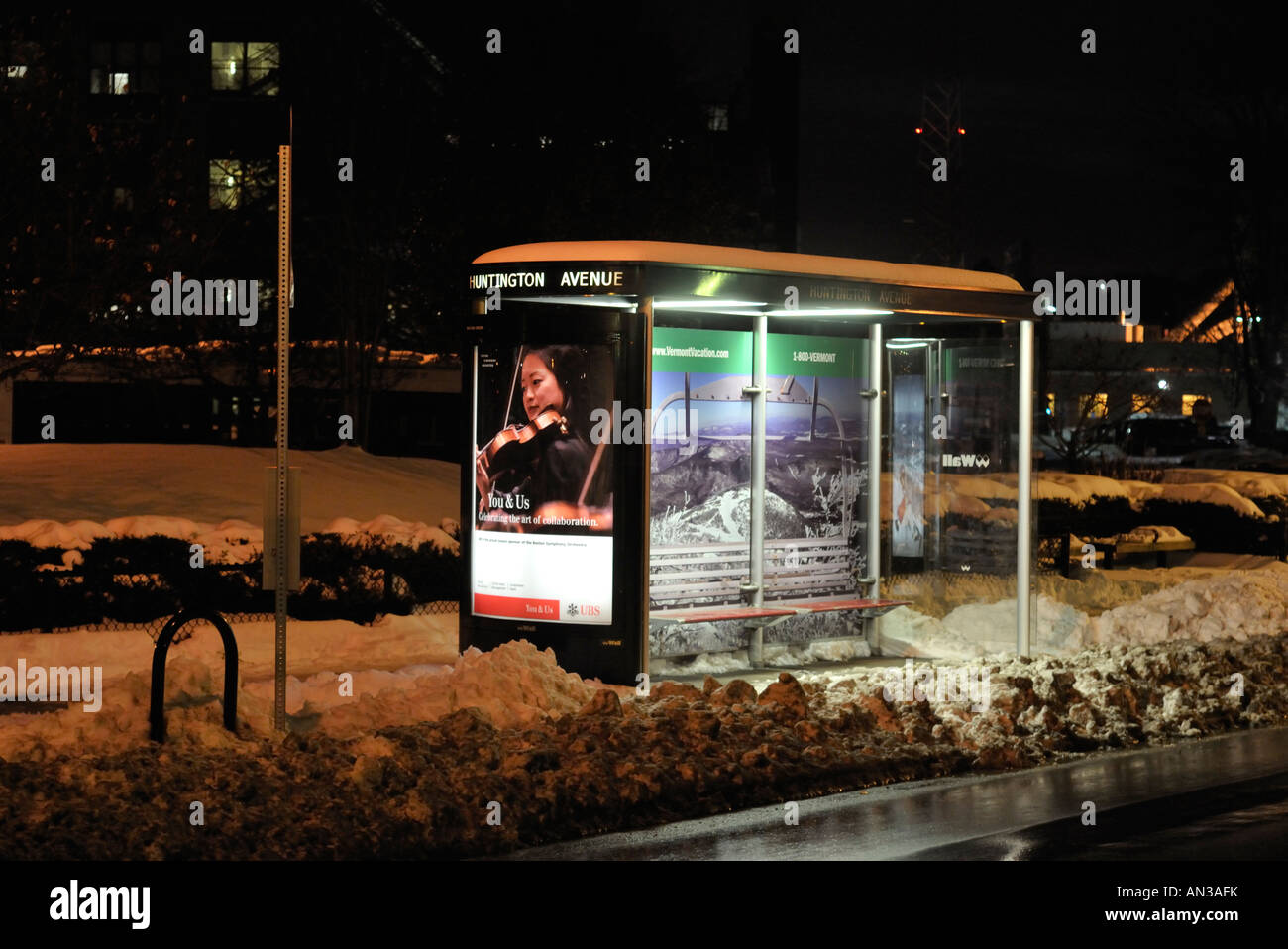 A cold snowy bus stop at night Stock Photo - Alamy