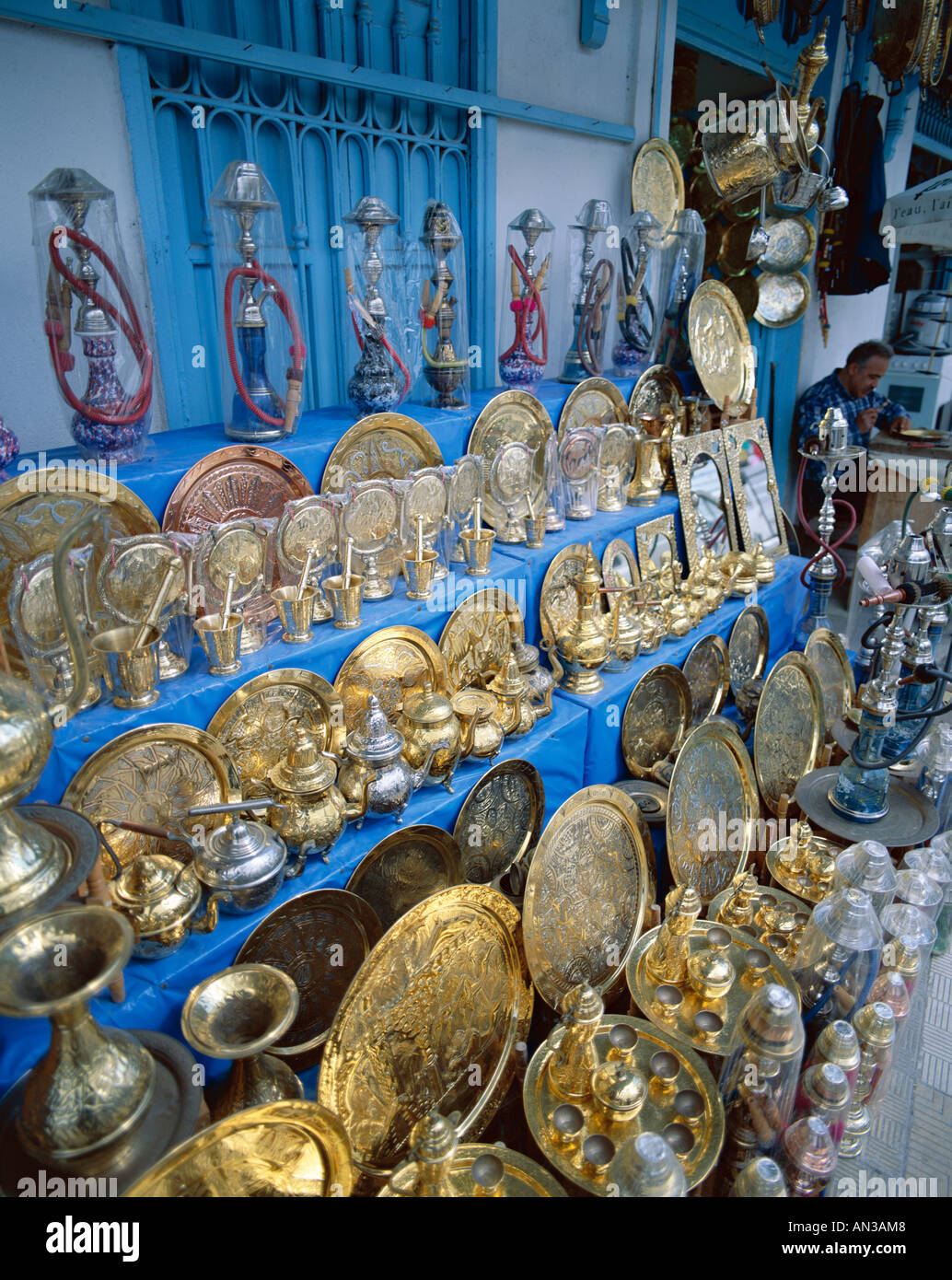 Copperware shop hi-res stock photography and images - Alamy