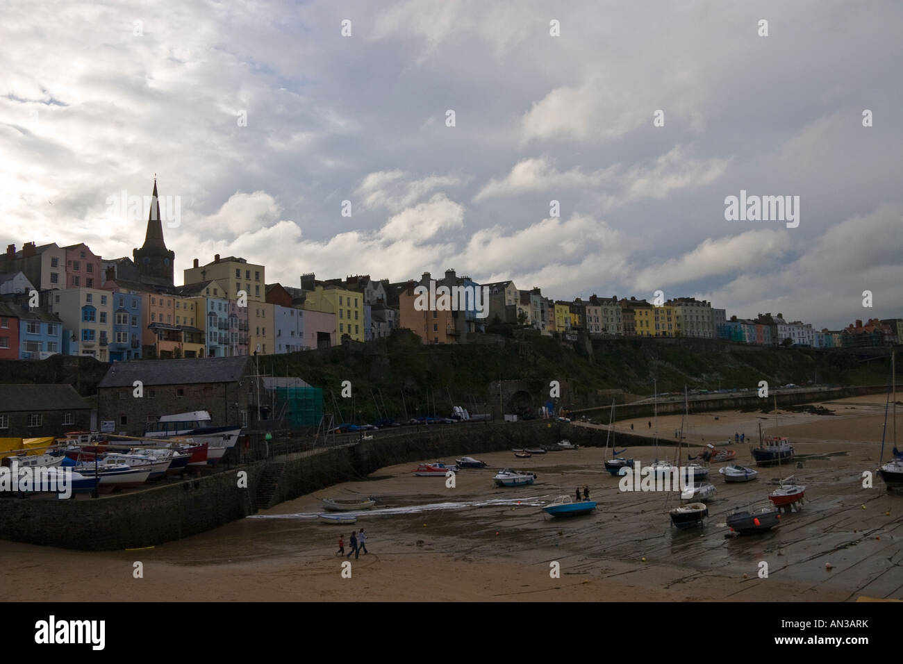 Tenby and its pretty seafront hi-res stock photography and images - Alamy