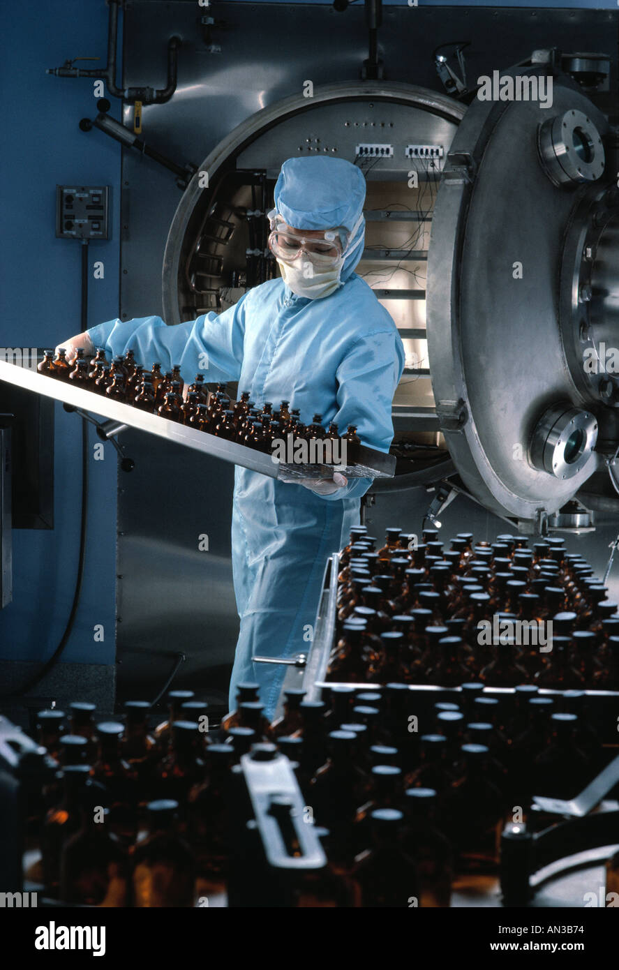 Pharmaceutical manufacturing in a sterile Environment Stock Photo - Alamy