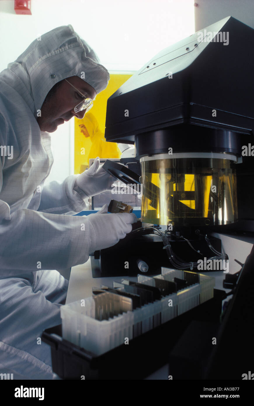 Cleanroom research hi-res stock photography and images - Alamy