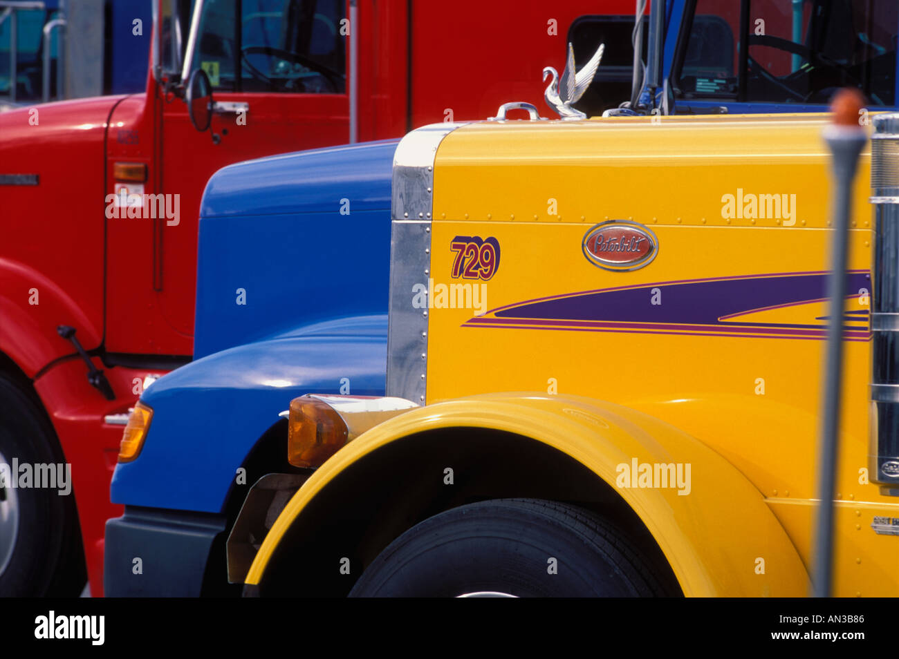 18 wheeler hi-res stock photography and images - Alamy