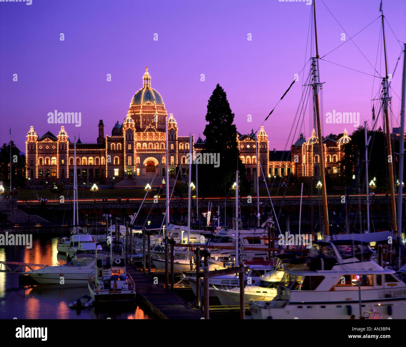 Parliament Building & Harbourfront / Night View, Victoria, British ...