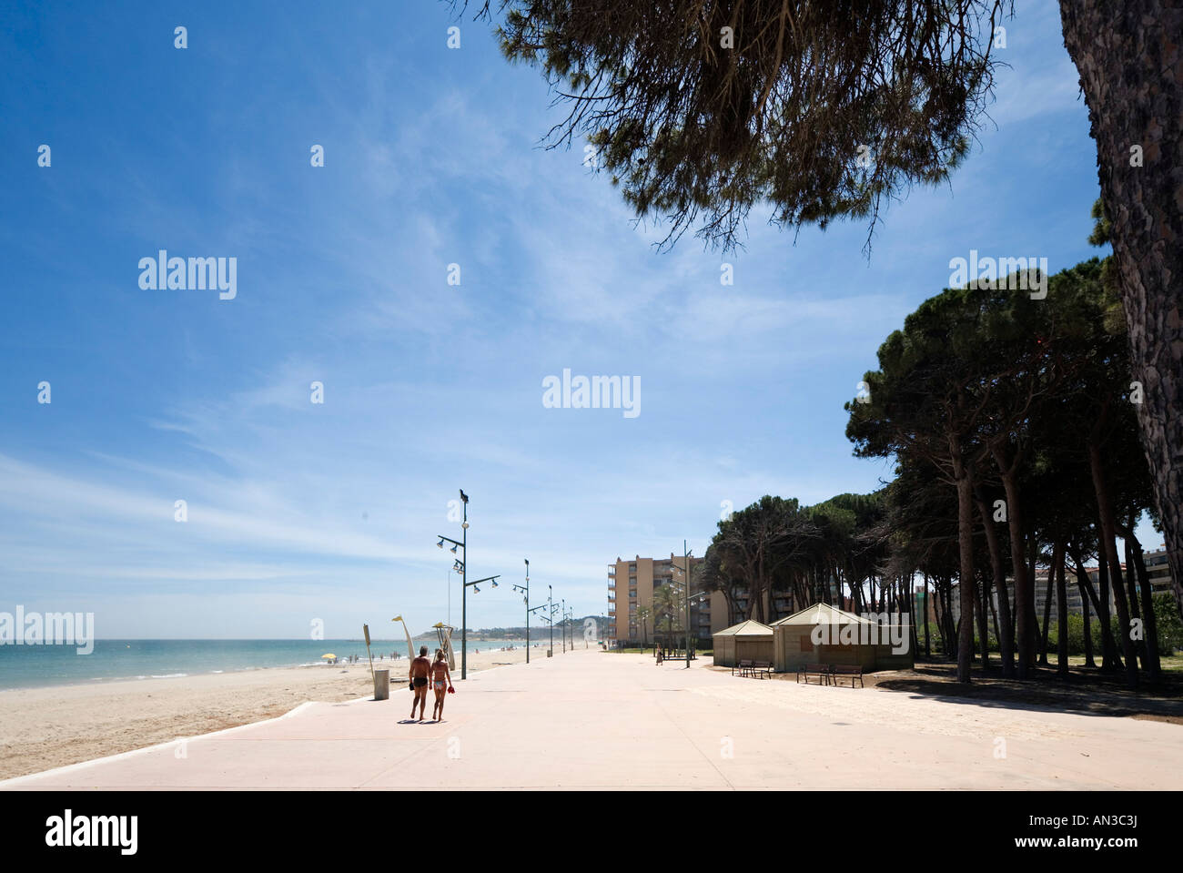 Beach and promenade, La Pineda, near Salou, Costa Dorada, Spain Stock ...