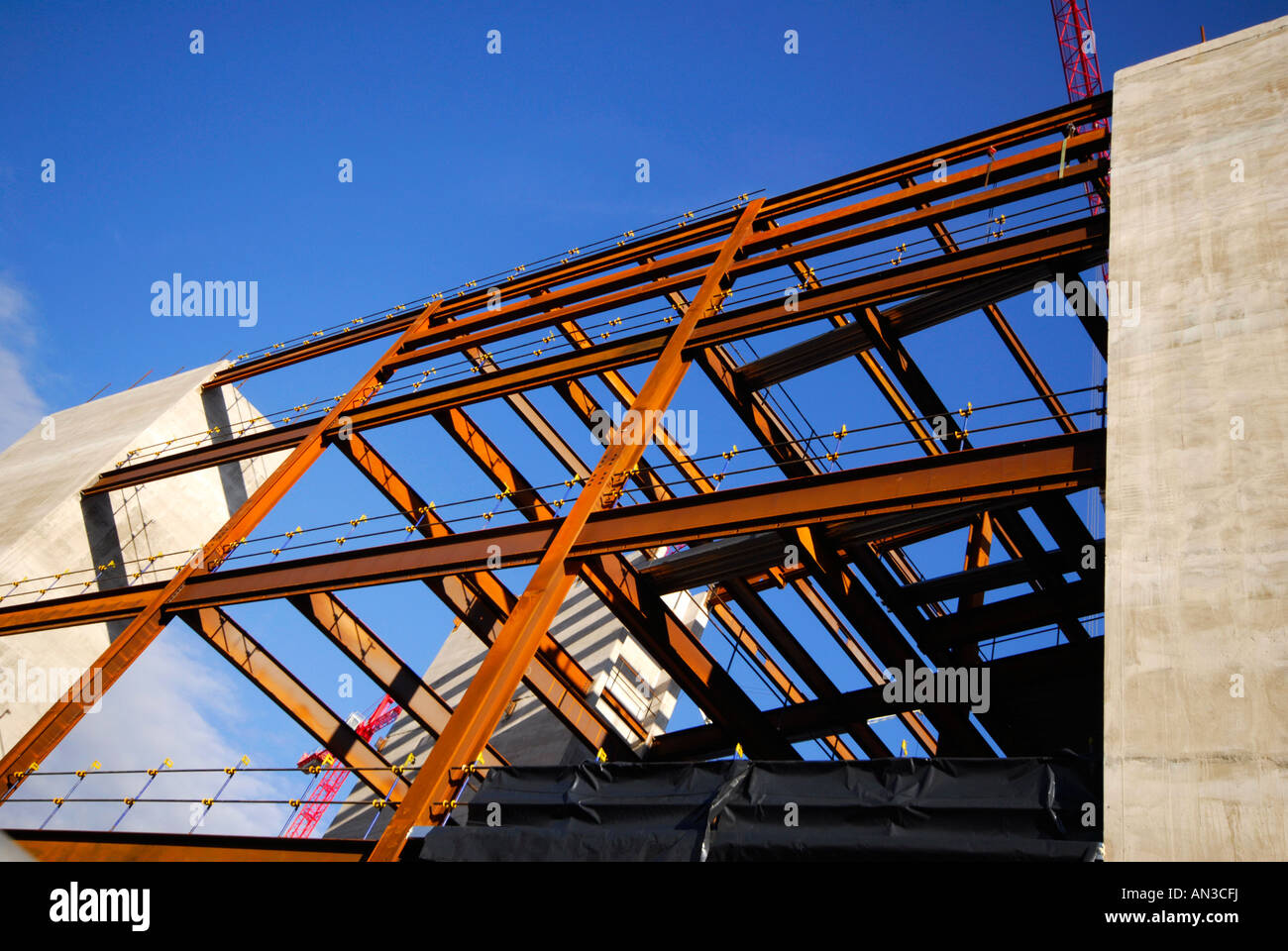 Steel frame building hi-res stock photography and images - Alamy