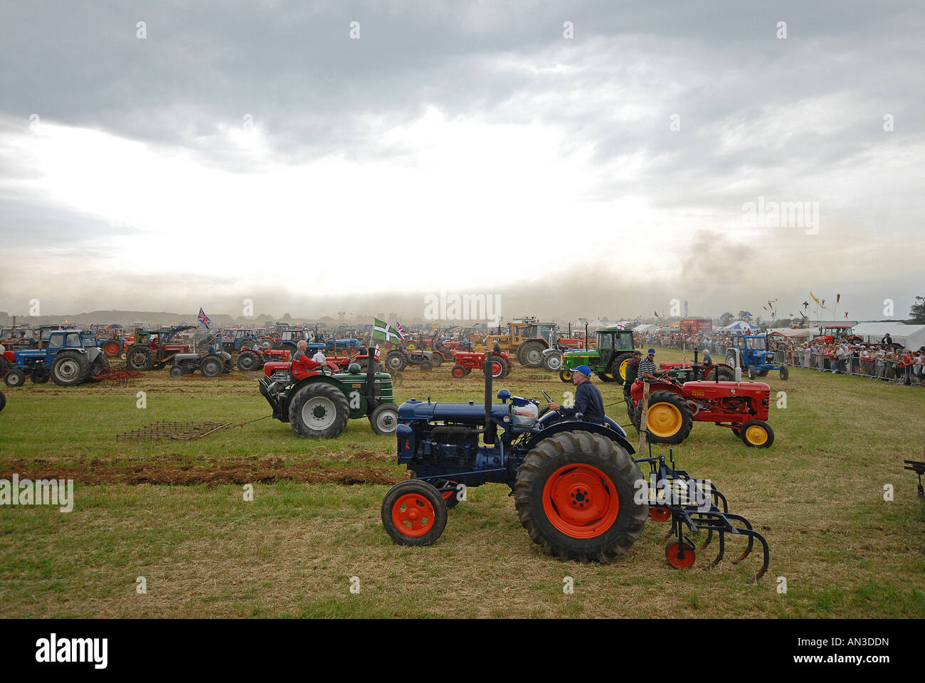 pic martin phelps 25 06 06 hullavington tractor challenge 2 000 odd ...