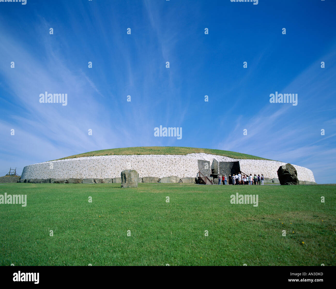 4000 year old Neolithic Tomb, New Grange, County Meath, Ireland Stock ...
