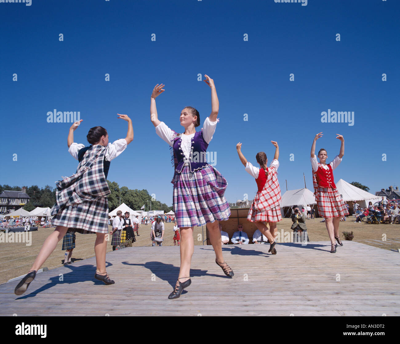 Highland dancing hi-res stock photography and images - Alamy