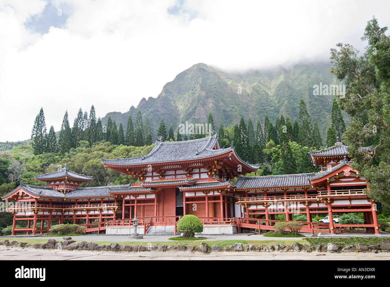 Byodo In Temple reproduction of 900 year old Japanese temple built in ...