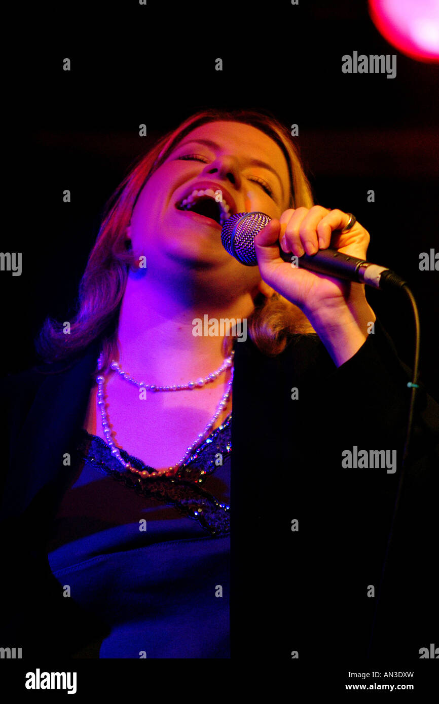 pic martin phelps 07 07 06 marlborough jazz festival clare teal Stock ...