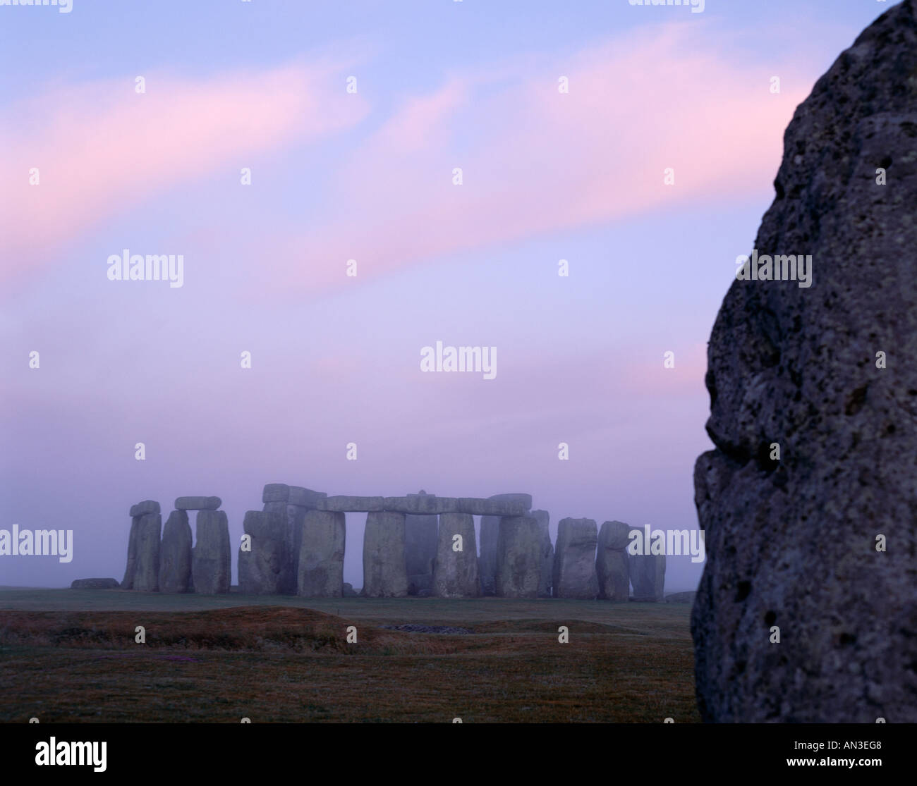 Stonehenge / Dawn, Wiltshire, England Stock Photo - Alamy