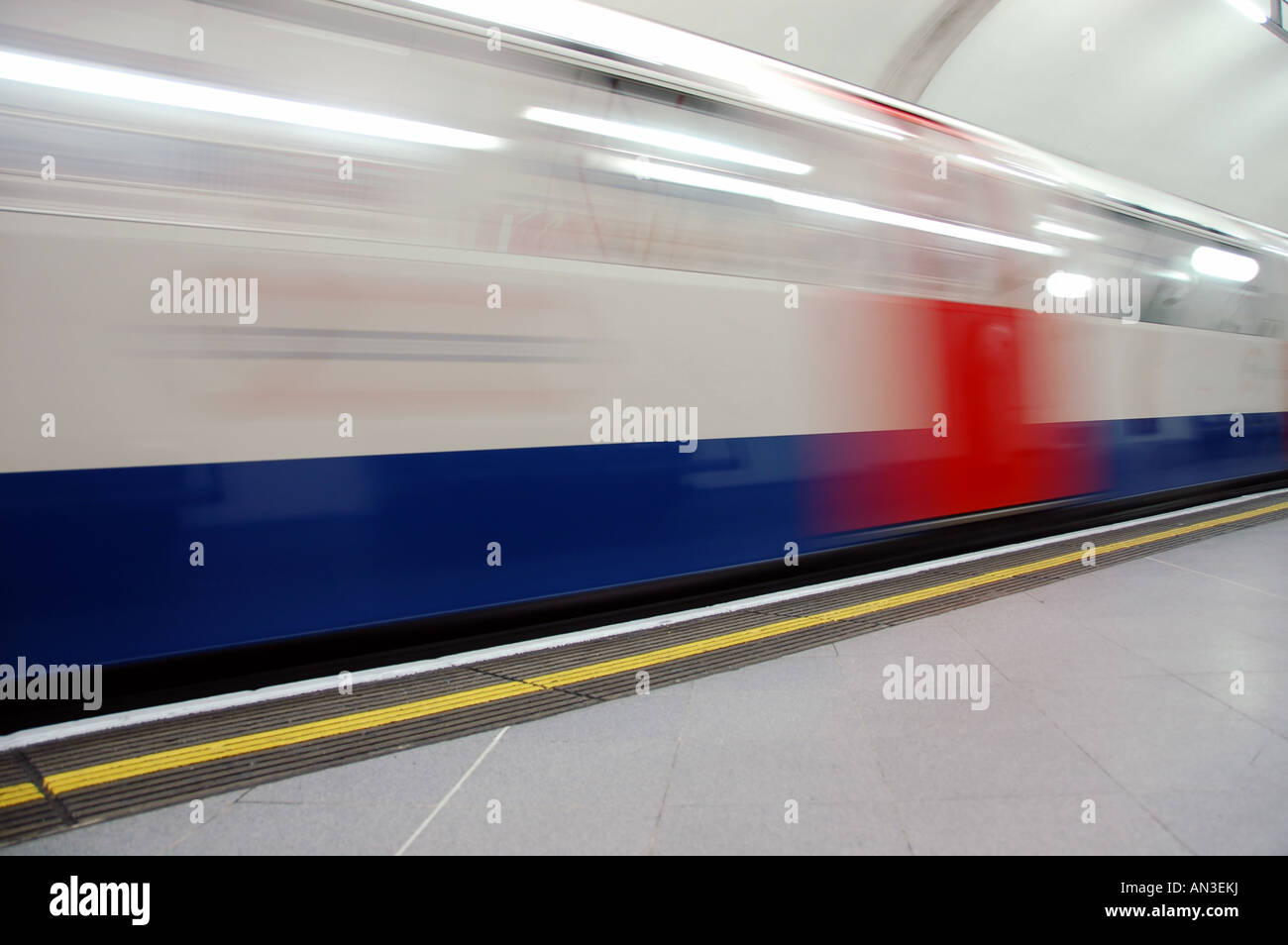 London underground tube train entering Marylebone Station, London Stock ...
